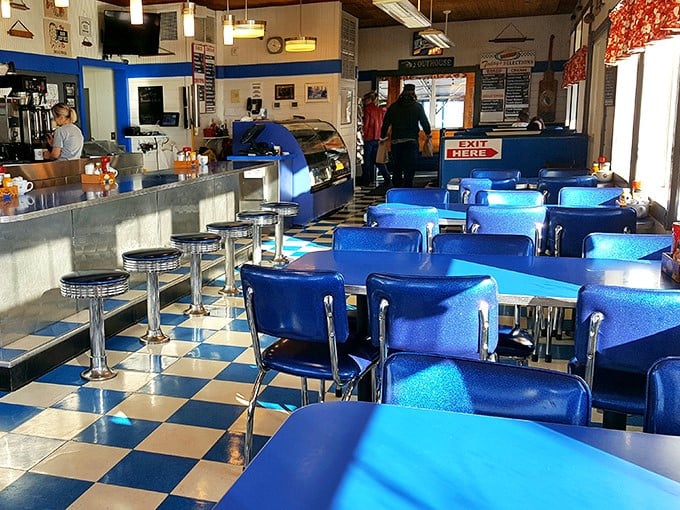 Classic Americana in blue and white checkerboard, where every chrome stool has hosted decades of pie-induced happiness. Sliding into these booths feels like time travel.