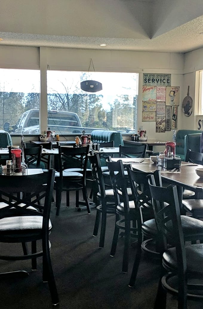 Classic diner seating with a view—where conversations flow as freely as the coffee, and every table feels like the best seat in the house.
