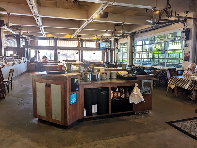 Industrial chic meets comfort food heaven in this warehouse-turned-wonderland where concrete floors complement smoky aspirations.
