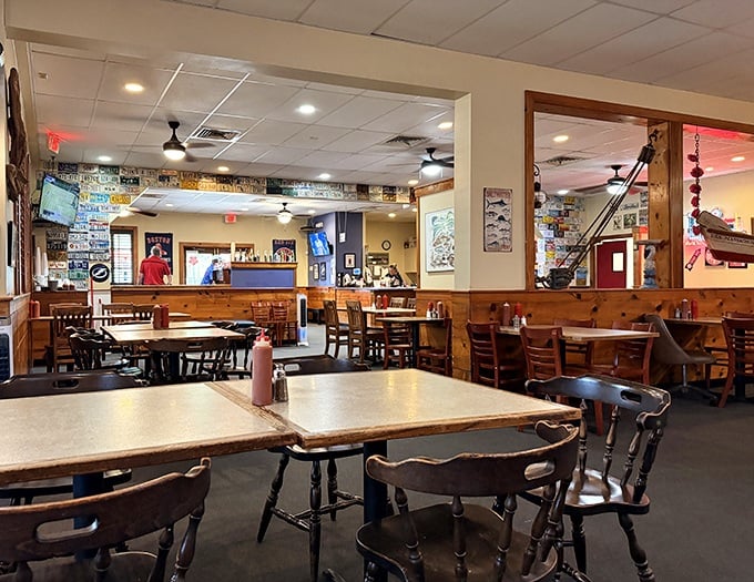 Wooden tables, nautical decor, and that unmistakable aroma of perfectly fried seafood—this is what comfort looks like in restaurant form.