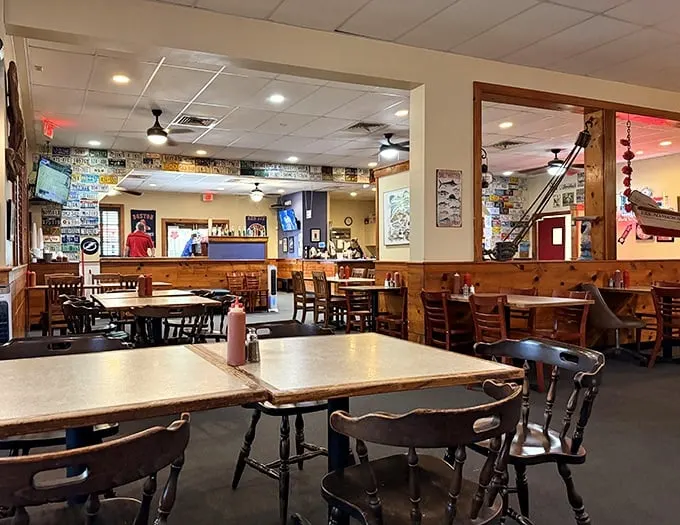 Wooden tables, nautical decor, and that unmistakable aroma of perfectly fried seafood—this is what comfort looks like in restaurant form.