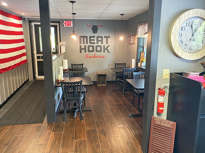 Clean, simple, and patriotic – like a Norman Rockwell painting that serves incredible barbecue.