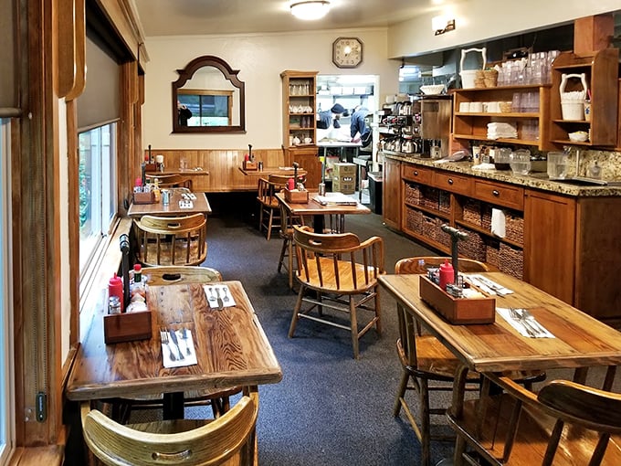 Wooden tables, classic chairs, and warm paneling create that "grandma's kitchen" vibe we all secretly crave. Comfort begins before the food arrives.