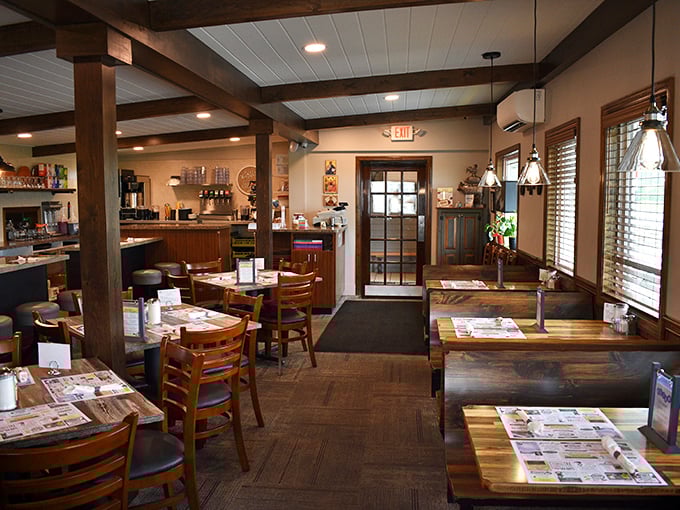 Wooden beams, warm lighting, and tables set with paper placemats—this is comfort dining at its most authentic.