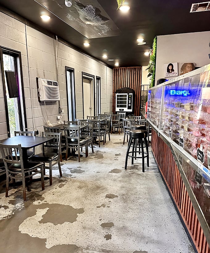 No-frills dining at its finest. The kind of place where the food does all the talking and the concrete floor has heard a thousand "mmms" of satisfaction.