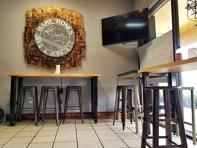 Industrial-chic meets BBQ simplicity with that eye-catching wooden logo display—form following delicious function.