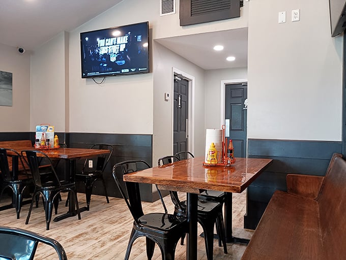 Simple wooden tables and metal chairs say, "We're serious about the food, not the frills." The kind of unpretentious dining room where seafood memories are made.