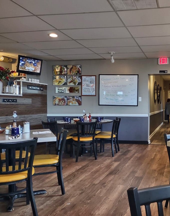 Simple wooden tables, comfortable chairs, and a whiteboard of specials—the classic diner formula perfected over decades of feeding hungry Ohioans.