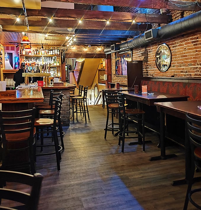 Step inside and time slows down—exposed brick, wooden beams, and the promise of perfectly poured pints create an atmosphere worth savoring.