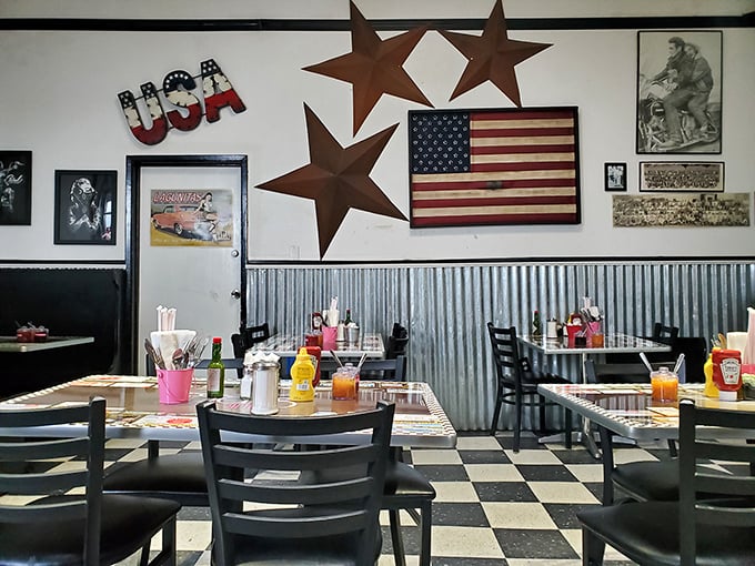 Inside feels like Americana turned up to eleven—checkered floors, star-spangled walls, and ketchup at the ready.