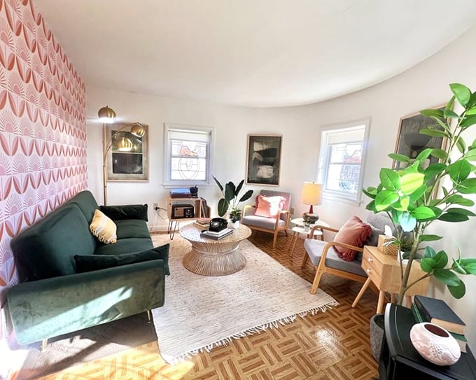 Mid-century modern meets Mother Goose in this surprisingly sophisticated living room that curves with the toe.