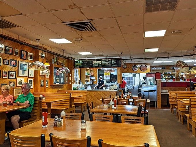 "Home of the Famous NIC-O-BOLI" says it all – this is where legends are born, one slice at a time.