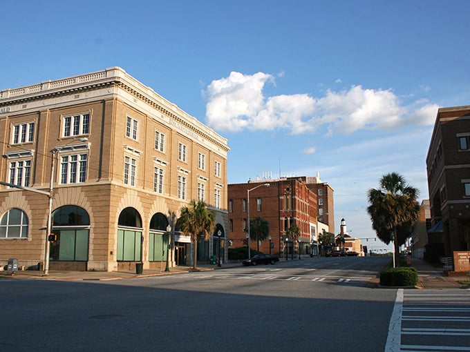 Wide streets and stately buildings create the perfect backdrop for leisurely Southern afternoon strolls.