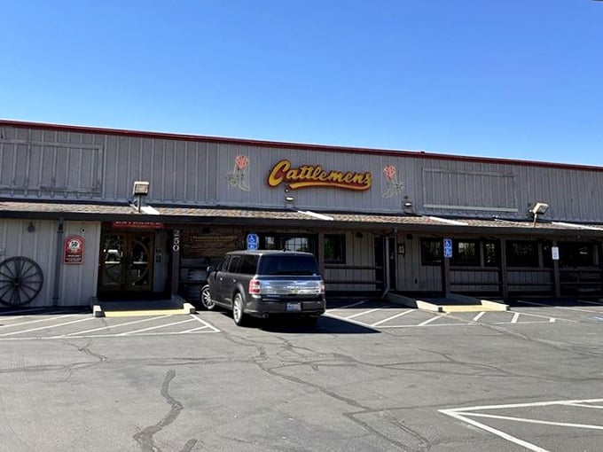 Cattlemen's in Dixon looks like the set of your favorite Western movie, but with better food and fewer shootouts.