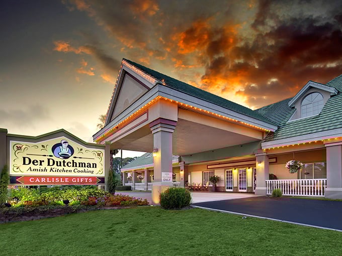Der Dutchman's welcoming entrance promises the kind of comfort food that makes everything better.