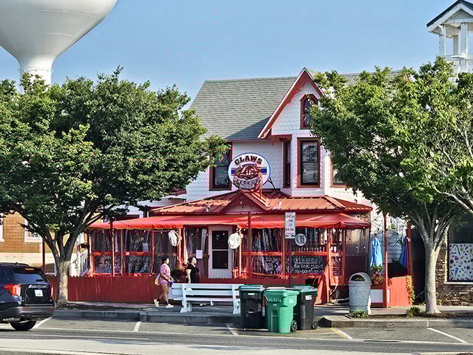 Like a Norman Rockwell painting with claws, this charming spot embodies small-town seafood perfection.