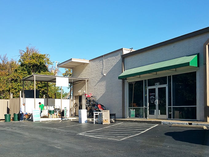 Sunshine, blue skies, and secondhand finds – Genesis offers both outdoor bargains and air-conditioned treasure hunting.