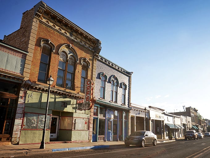 The original Las Vegas shines with Victorian elegance and southwestern sunshine. No slot machines, just jackpot-worthy affordability!