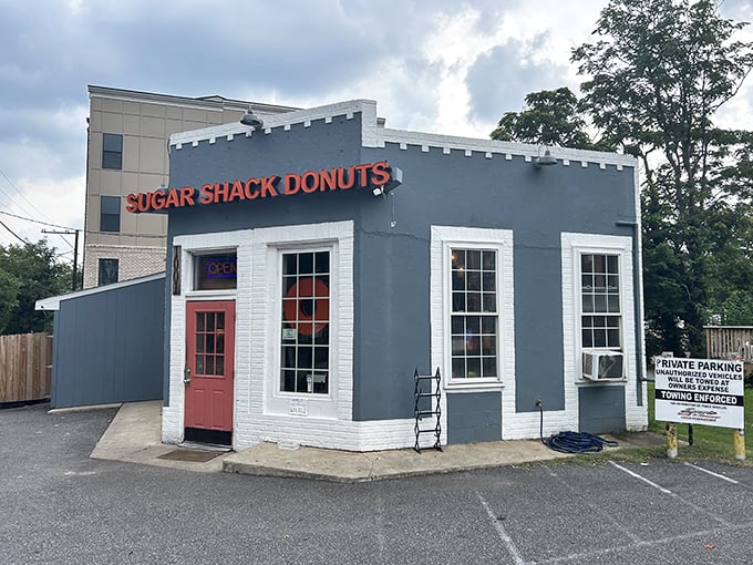 When your donut shop looks this inviting, you know the treats inside mean business. 