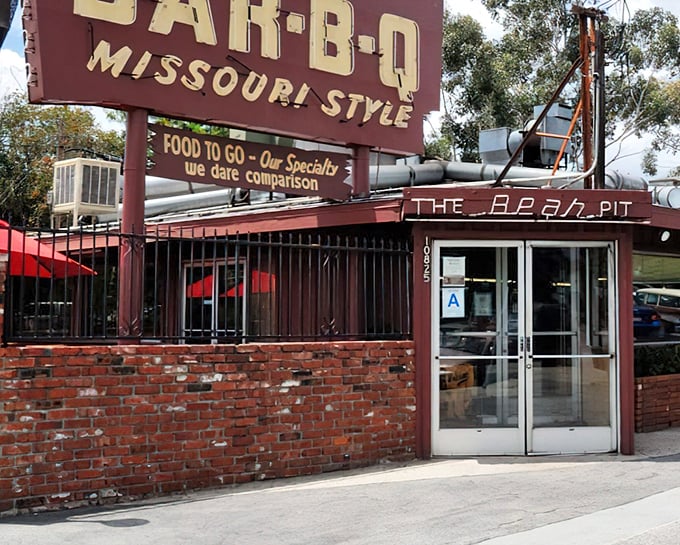 Sometimes the best barbecue hides behind the most unassuming facades – pure Missouri magic awaits inside.
