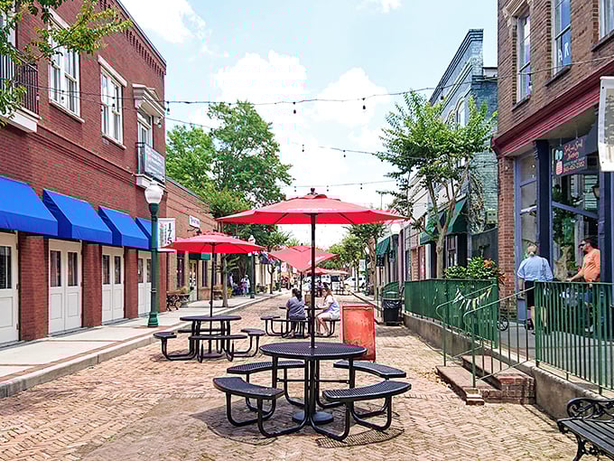 Outdoor dining along the historic streets creates the perfect setting for people-watching and sweet tea sipping.