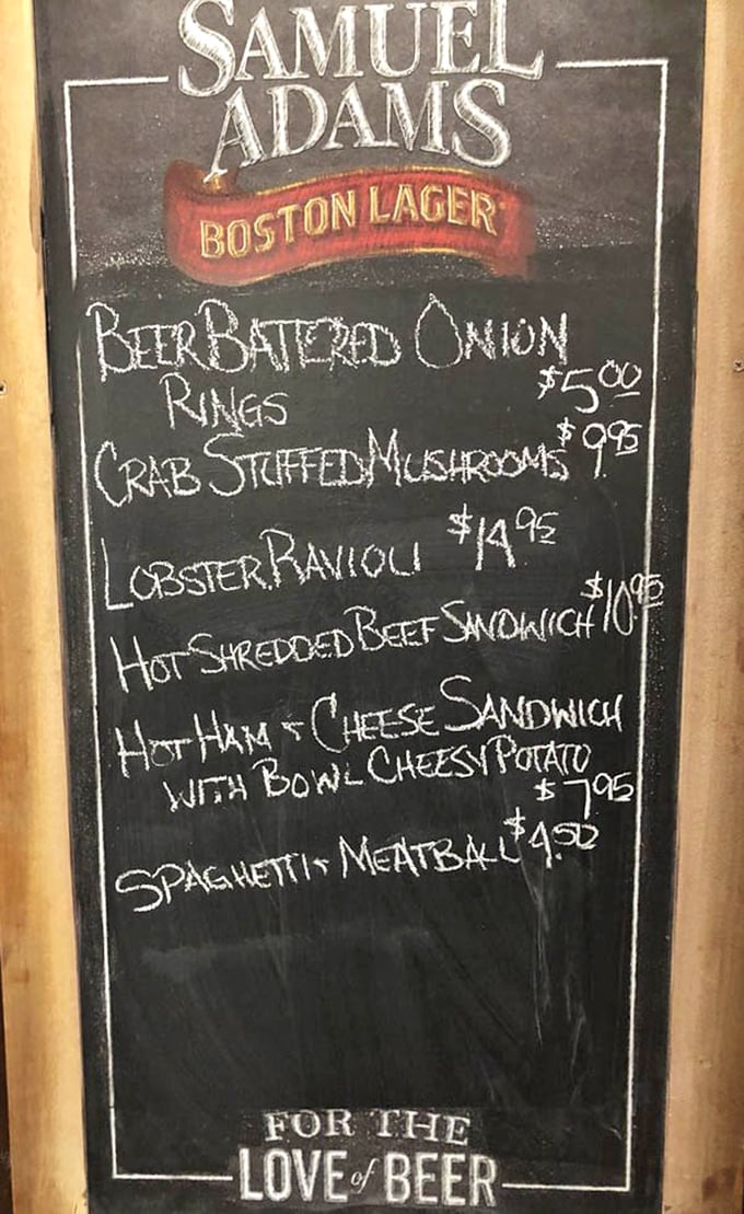 The chalkboard menu tells no lies: beer-battered onion rings, crab-stuffed mushrooms, and lobster ravioli that would make a New Englander homesick.