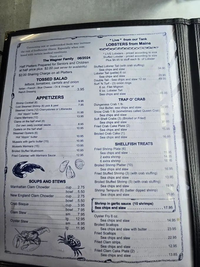 The menu reads like a love letter to the sea—from Maine lobsters to fried clams, each option more tempting than the last.