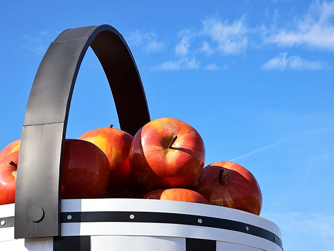 These giant apples would make even Johnny Appleseed do a double-take. Each glossy fruit is meticulously crafted to tempt passing motorists into an inevitable photo stop.