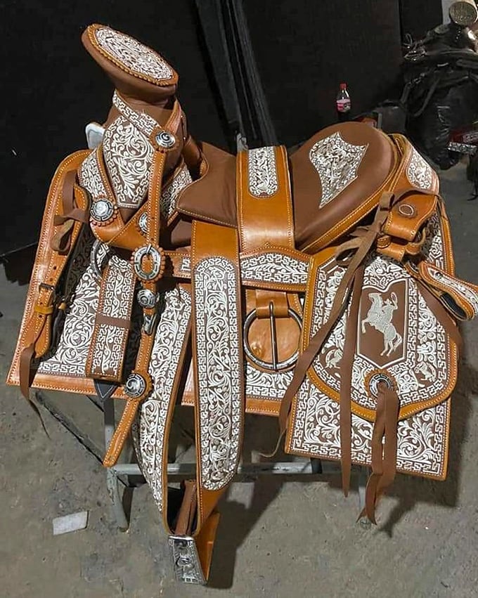 Not just any saddle—a masterpiece of leather craftsmanship. The intricate silver detailing transforms this functional piece into wearable art for the discerning equestrian or decorator.