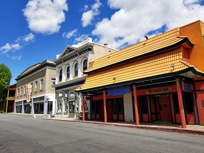 A golden-roofed restaurant adds unexpected flair to Yreka's architectural lineup – proof that even Gold Rush towns appreciate a splash of the exotic.