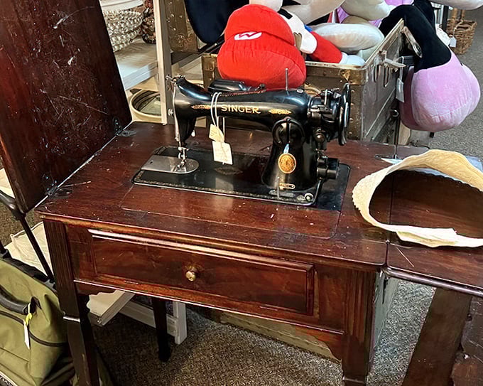 This isn't just a Singer sewing machine; it's your grandmother's Instagram. Craftsmanship that's outlasted eight presidential administrations sits patiently waiting for its next chapter.