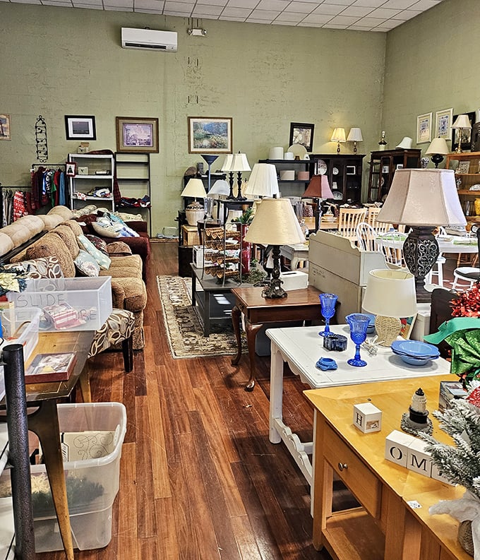 Lamps, furniture, and decor galore! This isn't just shopping—it's a treasure hunt where the X marks every spot.