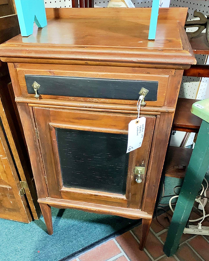 This bedside cabinet has witnessed more bedtime stories than your favorite childhood librarian ever did.