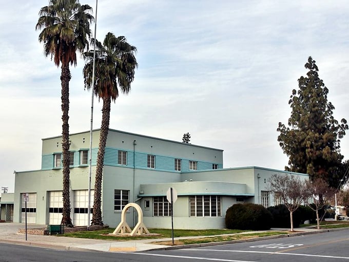 Mid-century modern meets small-town charm in this sleek building that could star in "Mad Men."