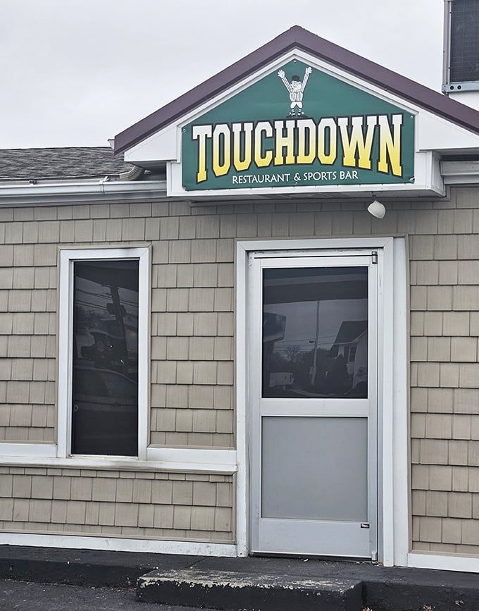 Touchdown Restaurant keeps it real – no fancy frills, just seriously good chicken that scores big on flavor every time.