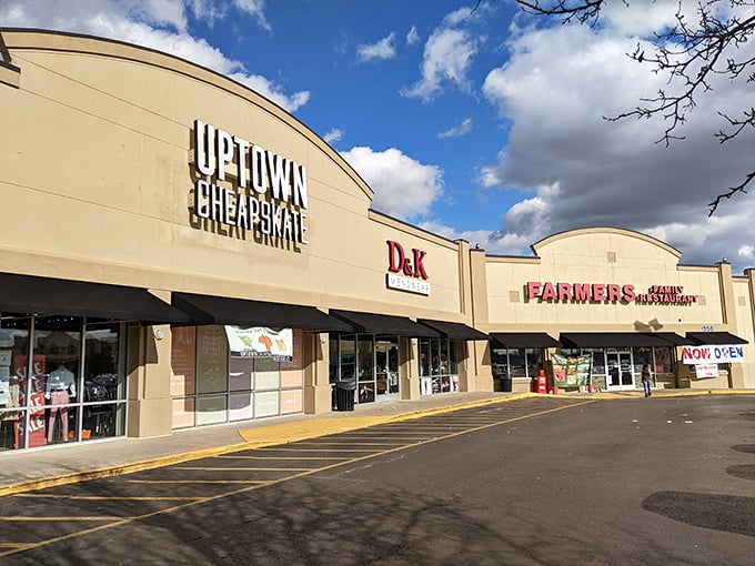 Uptown Cheapskate brings boutique vibes to the thrift world – champagne style on a root beer budget!