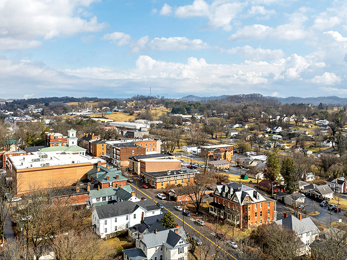 From this bird's-eye view, Abingdon reveals itself as a patchwork of historic architecture and green spaces—small-town living at its finest.