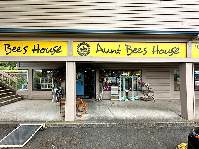 Step into Aunt Bee's House and you'll swear you can smell fresh-baked pie. The only thing missing is Opie running through the door!
