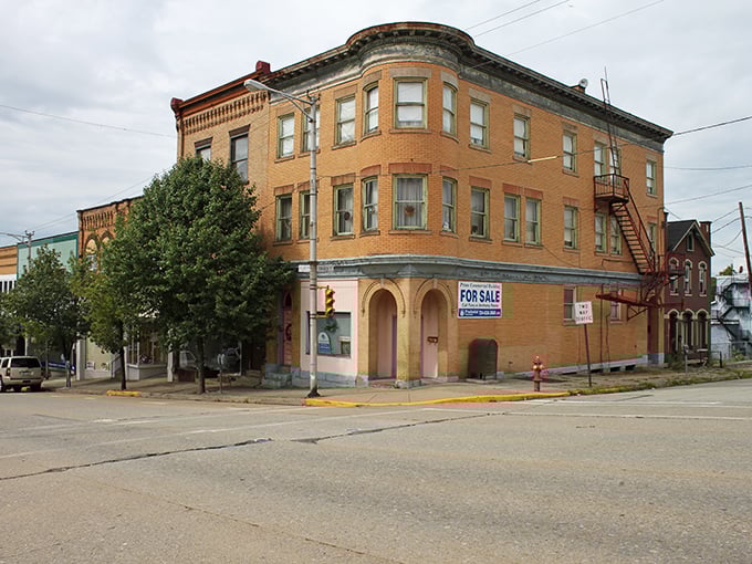 The wide, welcoming streets of Jeannette offer plenty of parking and easy access to local businesses in this budget-friendly community.