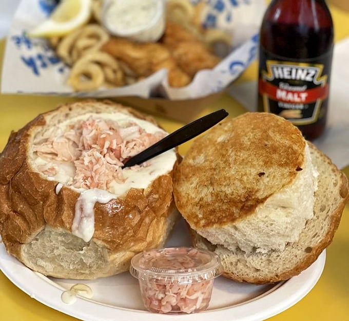 This bread bowl arrives like edible architecture – Frank Lloyd Wright couldn't design a better vessel for creamy clam perfection.