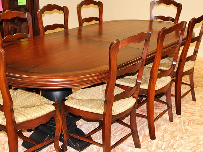 This isn't just a dining set—it's a portal to Sunday family dinners circa 1965, complete with pot roast conversations and no smartphones in sight.