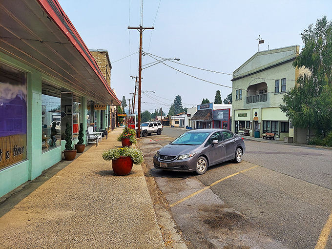 Etna's downtown could double as a movie set for "Charming Small Town, USA" – complete with American flags and unhurried pace.