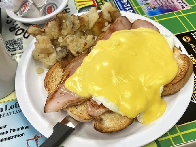 Behold the star of the show – a Ham from the Bone Benedict with hollandaise so golden it deserves its own Fort Knox.