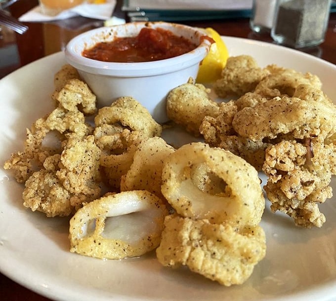 Golden-fried calamari that shatters with each bite – the holy grail of seafood appetizers. That marinara sauce is just showing off at this point.