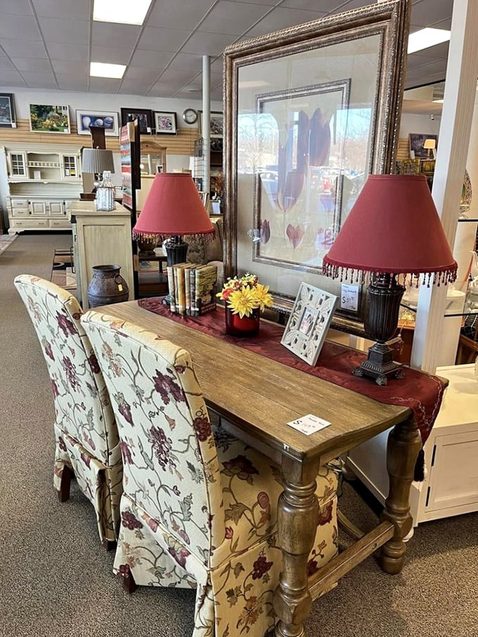 Elegant table settings that would make Martha Stewart nod in approval. Those burgundy lampshades add just the right touch of vintage glamour.