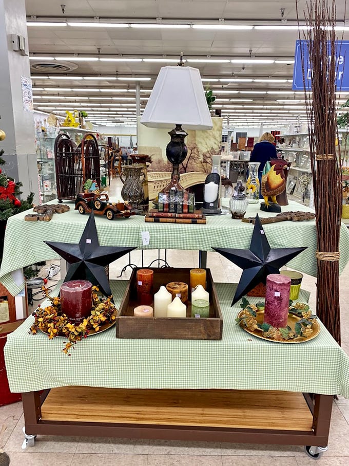 Home decor heaven! Those metal stars and scented candles aren't just decorations—they're someone's future conversation pieces waiting to be discovered.