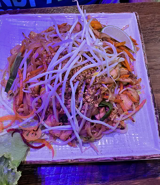 This isn't just noodles—it's a masterclass in balance. The pad Thai's caramel-colored tangle of textures and flavors explains why locals can't stop talking about it.