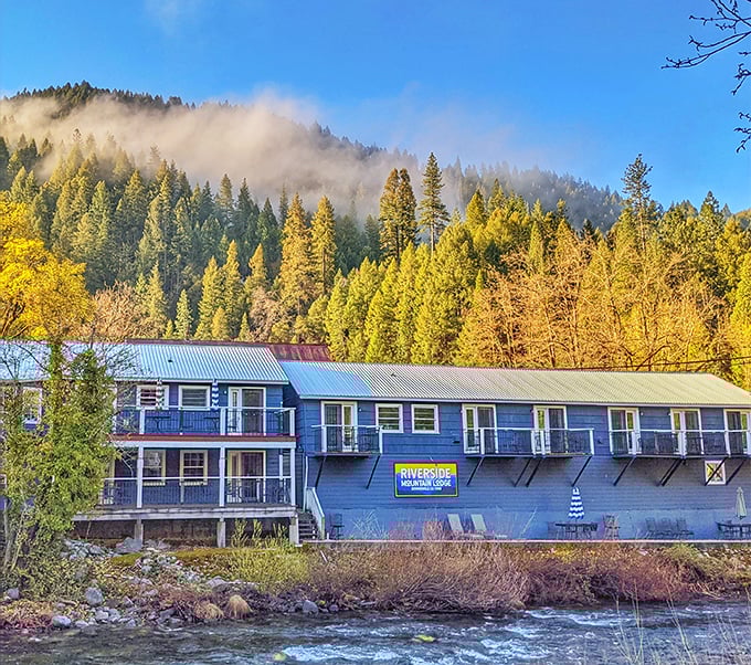 The Riverside Mountain Lodge offers rooms with a view that no filter could improve – Mother Nature's own five-star panorama right outside your window.