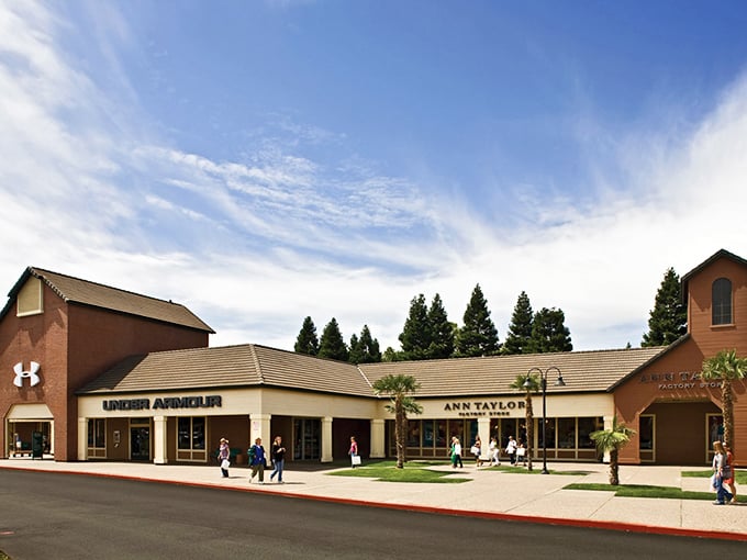 Under Armour and Ann Taylor create the perfect shopping paradox – athletic gear and office attire sharing real estate like the California lifestyle itself.