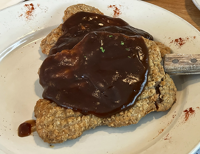 Behold the star of the show – country fried steak bathed in rich brown gravy. This isn't just food; it's edible therapy for whatever ails you.